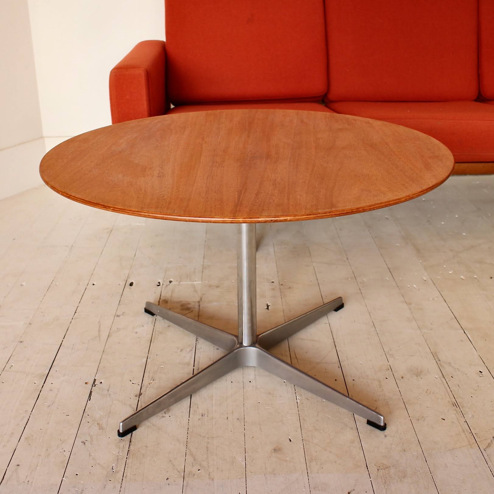 Arne Jacobsen coffee table – Juliet's Balcony