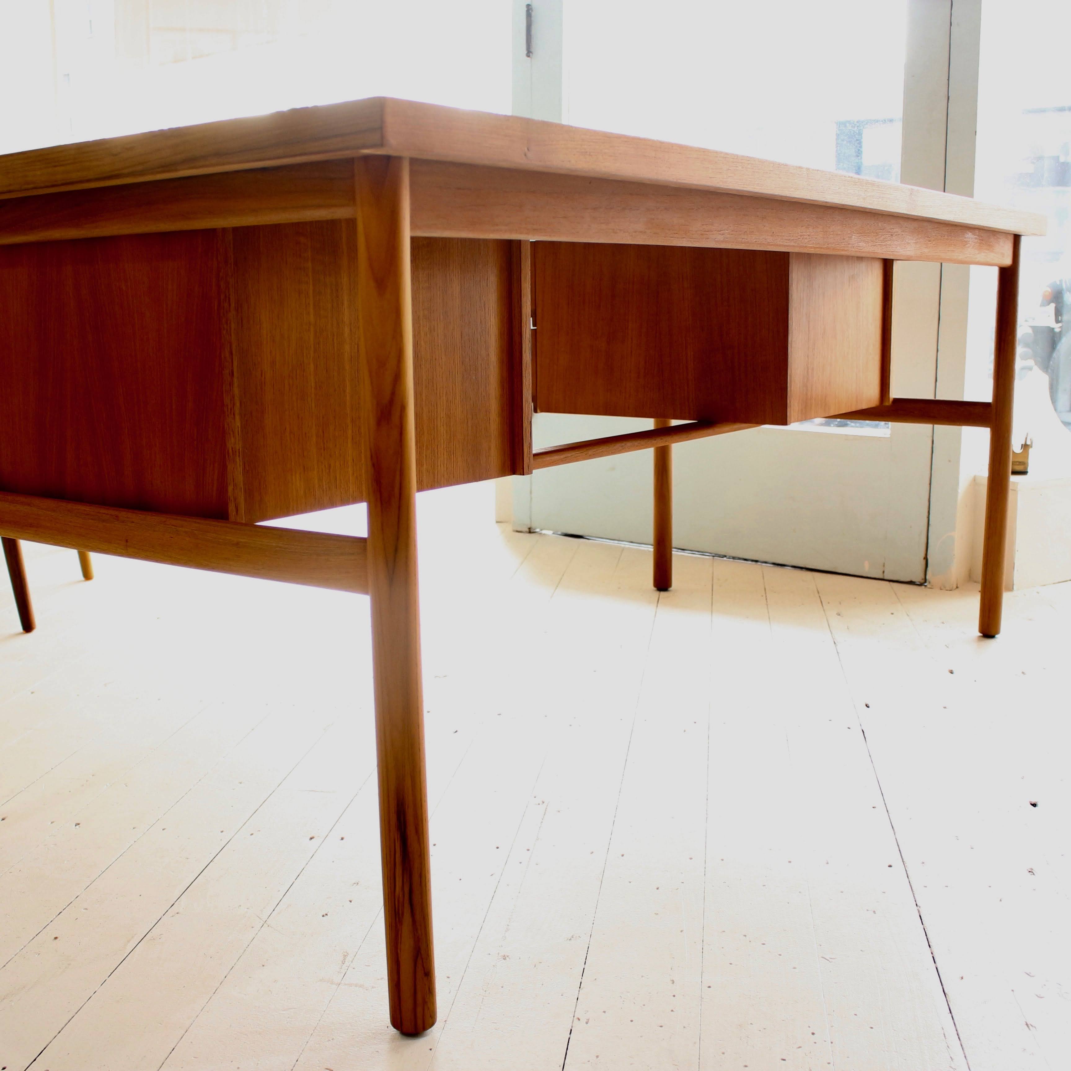 Parker Desk – Juliet's Balcony