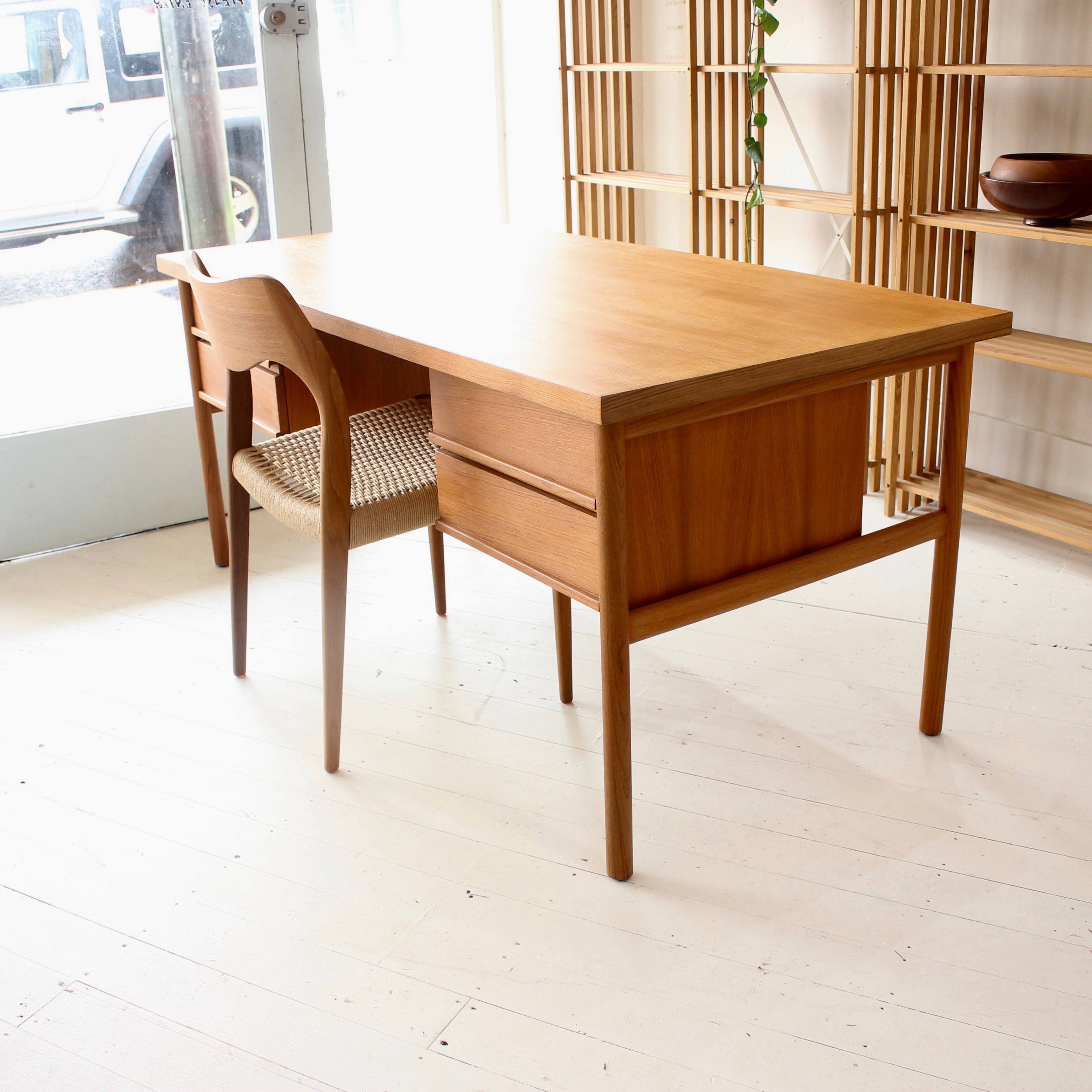 Parker Desk – Juliet's Balcony